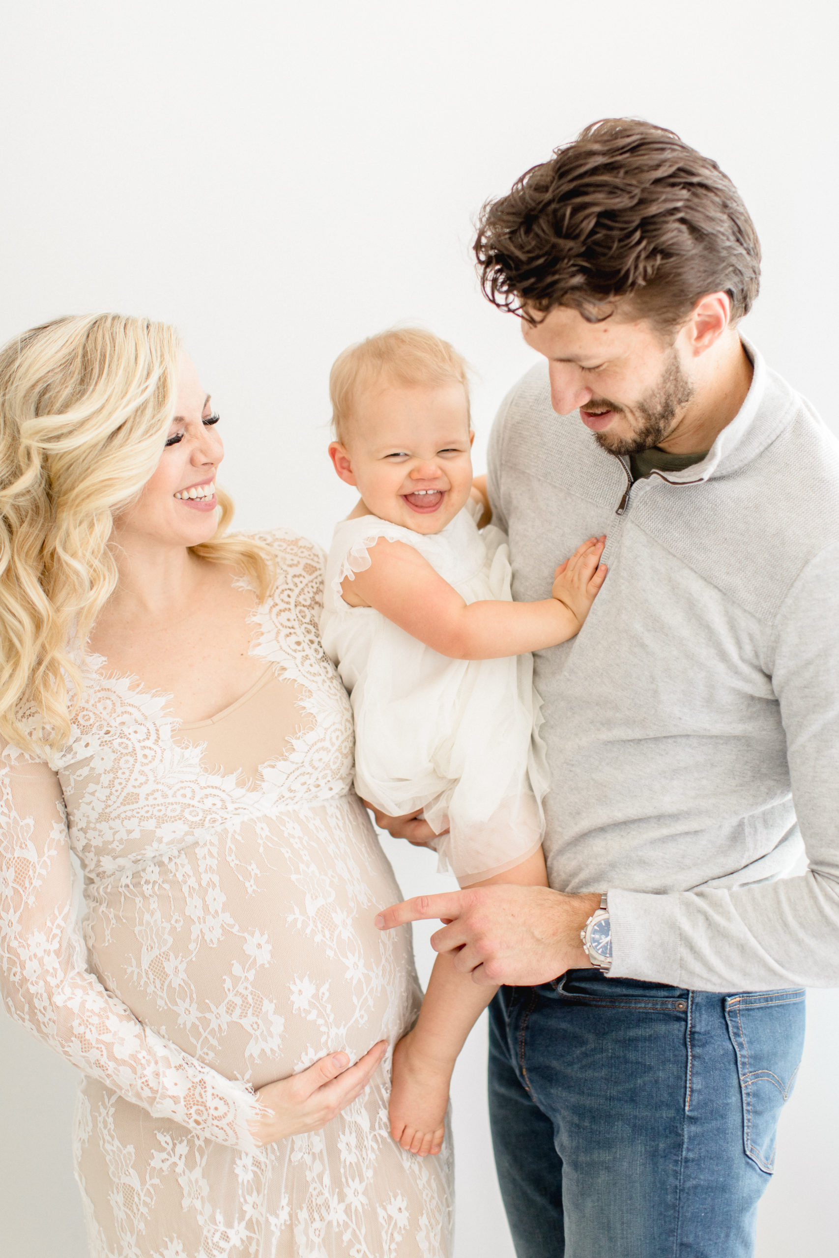 Engle Family's Maternity Simplicity Session | Brittany Elise Photography